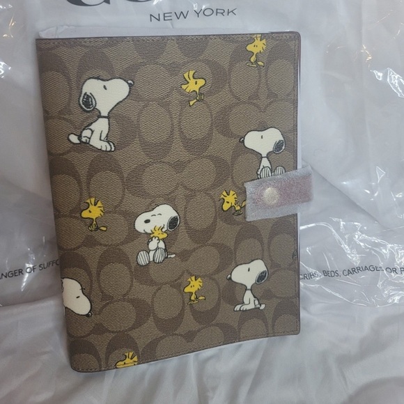 Coach | Bags | Coach X Peanuts Snoopy Notebook In Signature Canvas ...